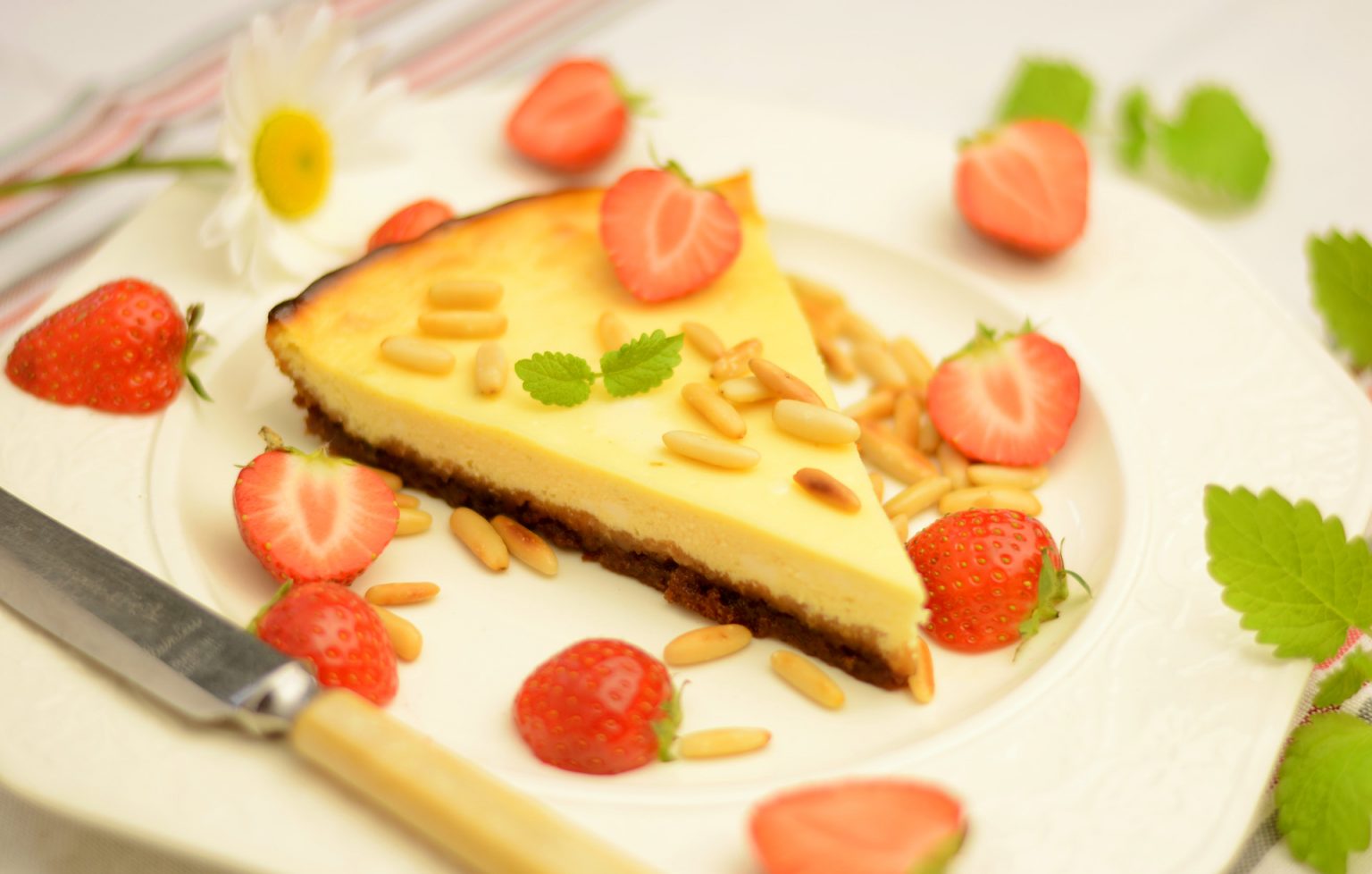 Hunaja-juustokakku - Hunajayhtymä Oy - Katso helppo ohje tästä!